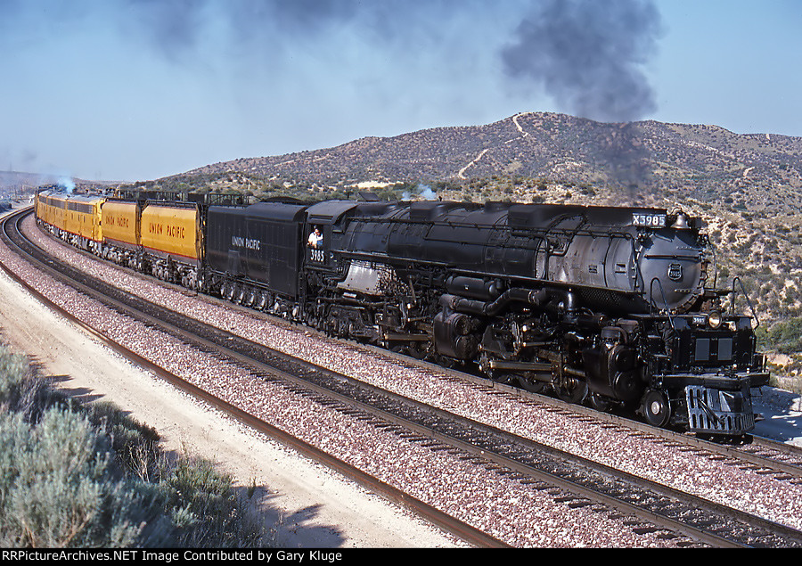 UP 3985 and UPHS excursion train westbound.